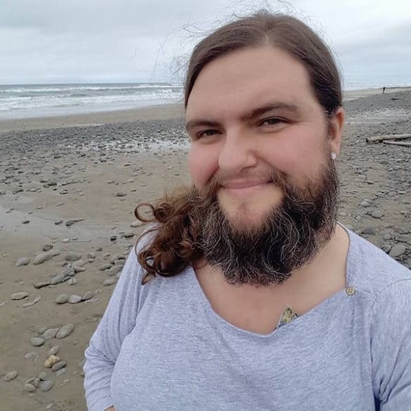 7 Amazing Girls With A Beard (2020 List) – Beard Style
