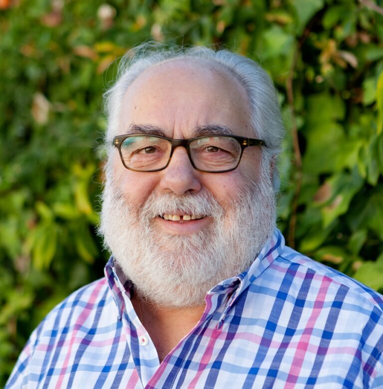 23 Cool White Beard Styles for a Handsome Look