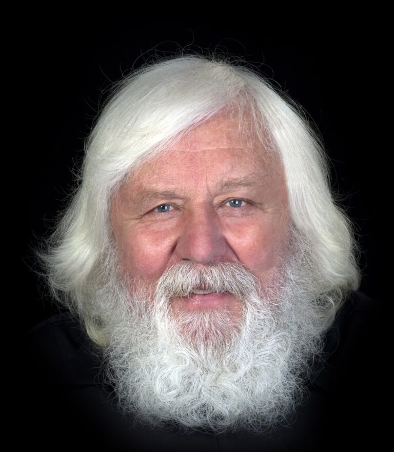 23 Cool White Beard Styles for a Handsome Look