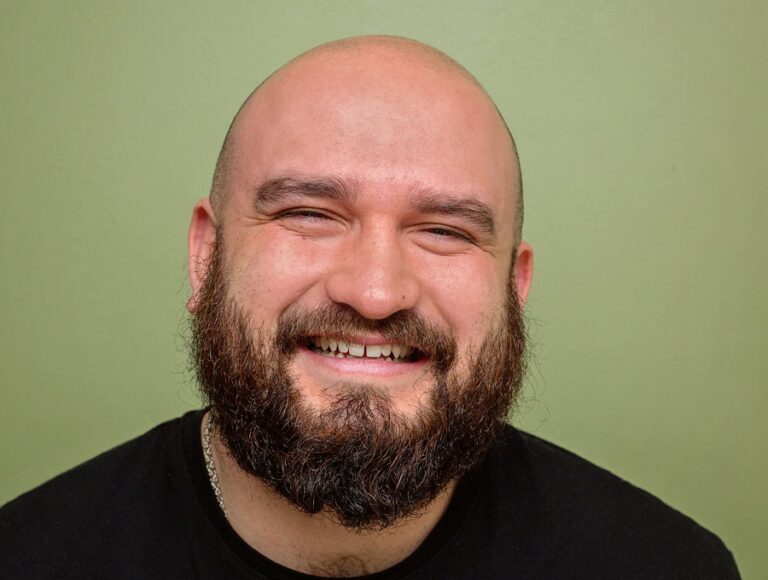 16 Exclusive Beard Styles for Round Face and Bald Head