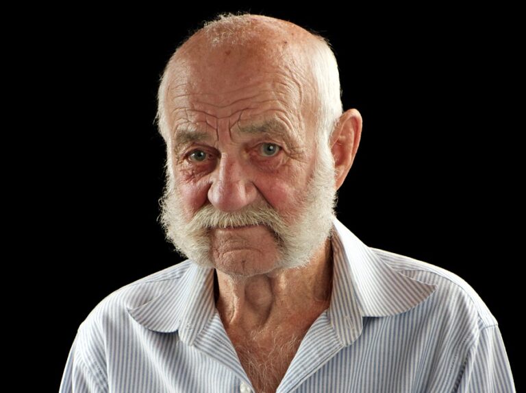 Hulihee Beard: How To Grow, Trim & Maintain Like a Pro