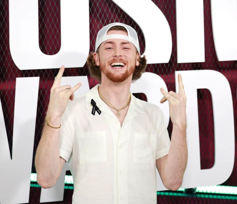 13 Male Country Singers With Long Hair And Cool Beard Styles